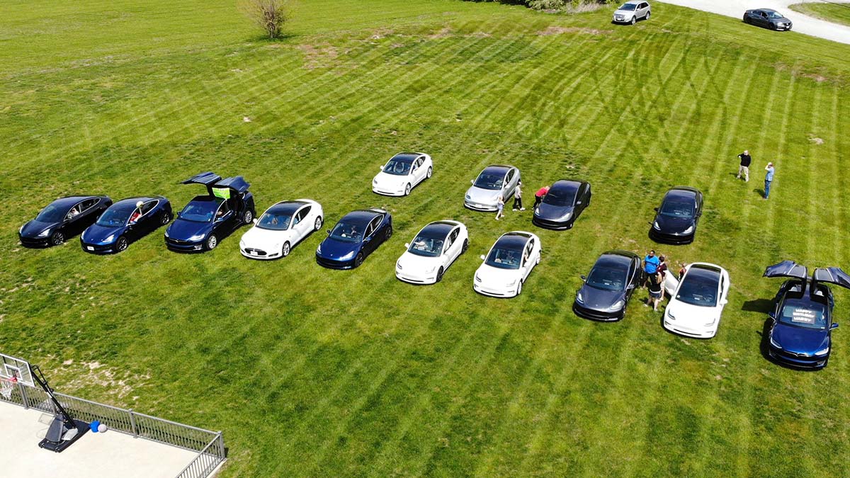 STL Tesla community holds a parade by a boy's house to make his day ...