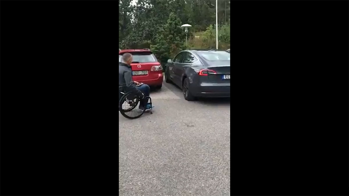 How Tesla Summon is helpful for people with disabilities (video demo ...