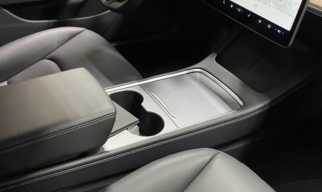 Here is the new polarizing Tesla Model 3 center console - Tesla Oracle