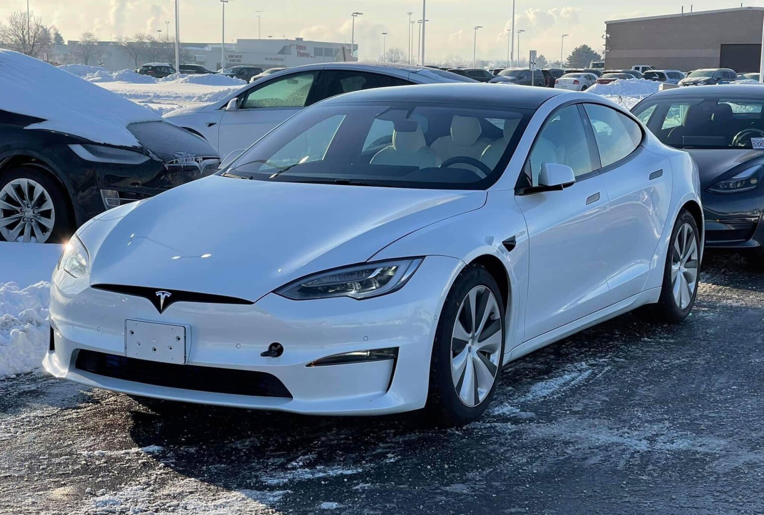 2021 Tesla Model S refresh spotted with round steering and gear ...