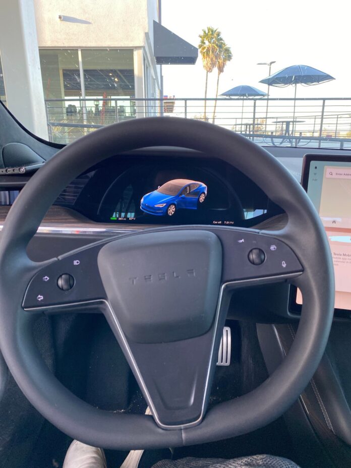 A peek inside Tesla V11 update, Model S refresh UI, Drag Strip Mode ...