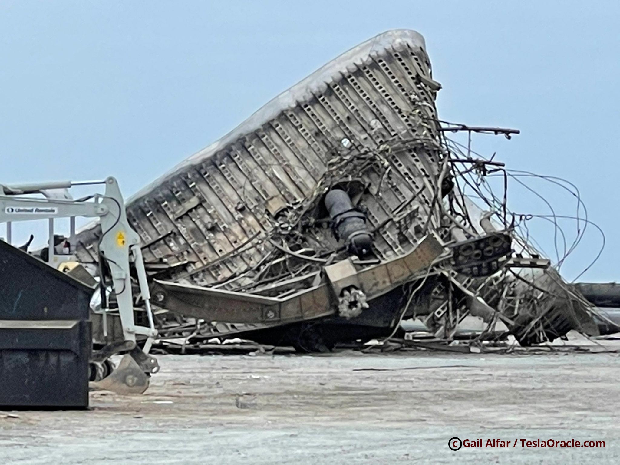 Exclusive pics and videos of the Starship SN10 wreckage cleanup - Tesla ...
