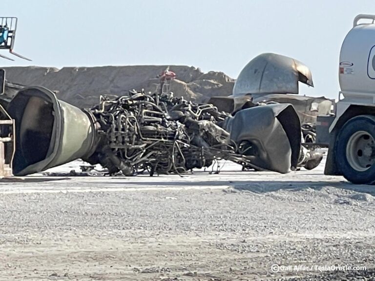 Exclusive pics and videos of the Starship SN10 wreckage cleanup - Tesla ...