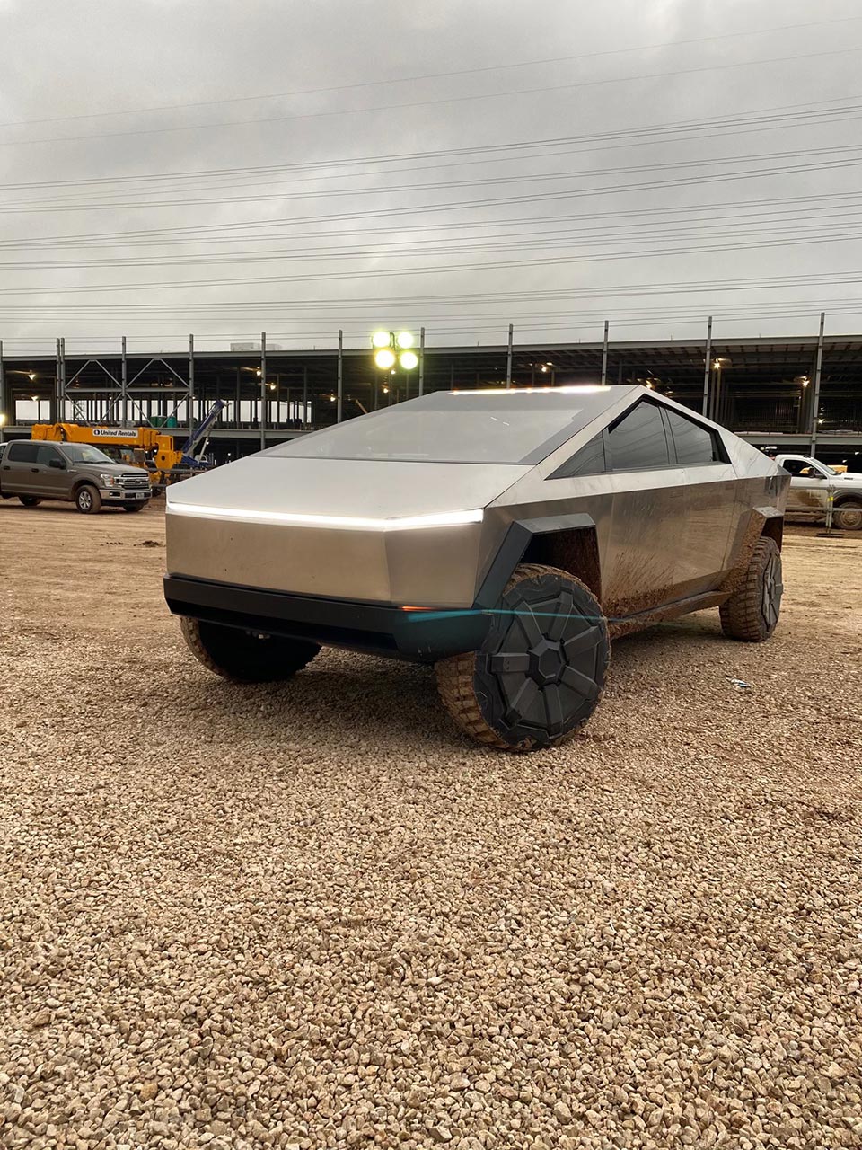 Cybertruck and Elon Musk visit the Tesla Gigafactory Texas (pics ...