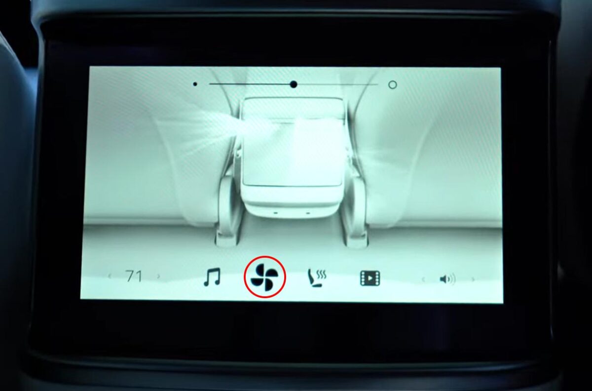 A deep dive inside the Tesla Model S Plaid (UI, Yoke, interior, ANC ...
