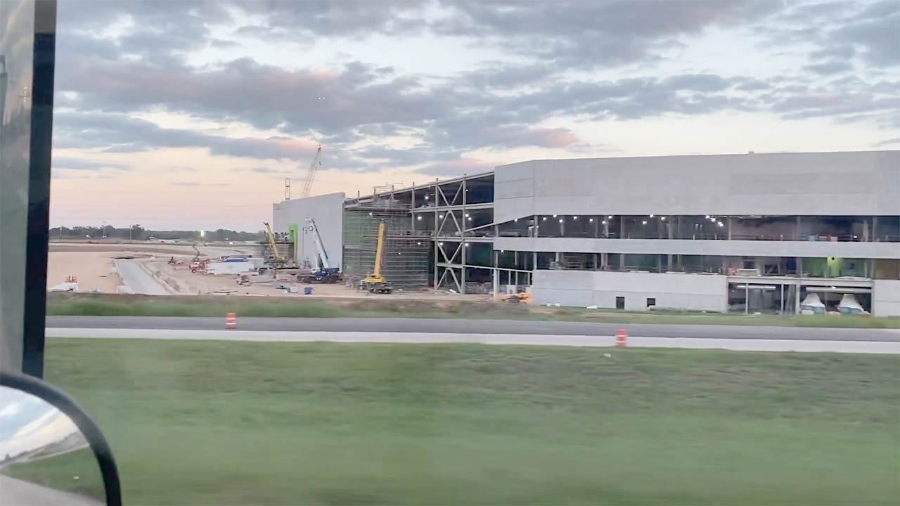 This Giga Texas drive-by video shows how truly massive this ...