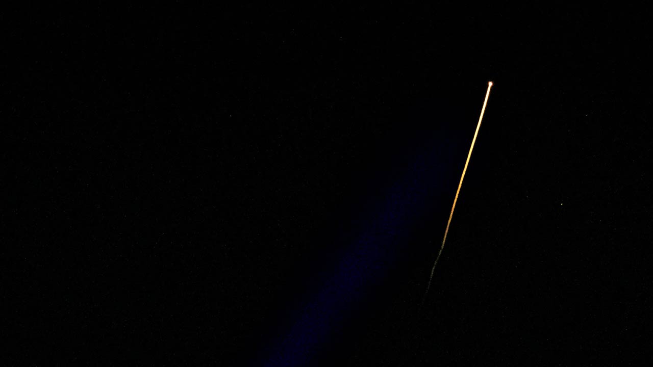 Watch SpaceX Crew Dragon reentry over Starbase as NASA astronauts ...