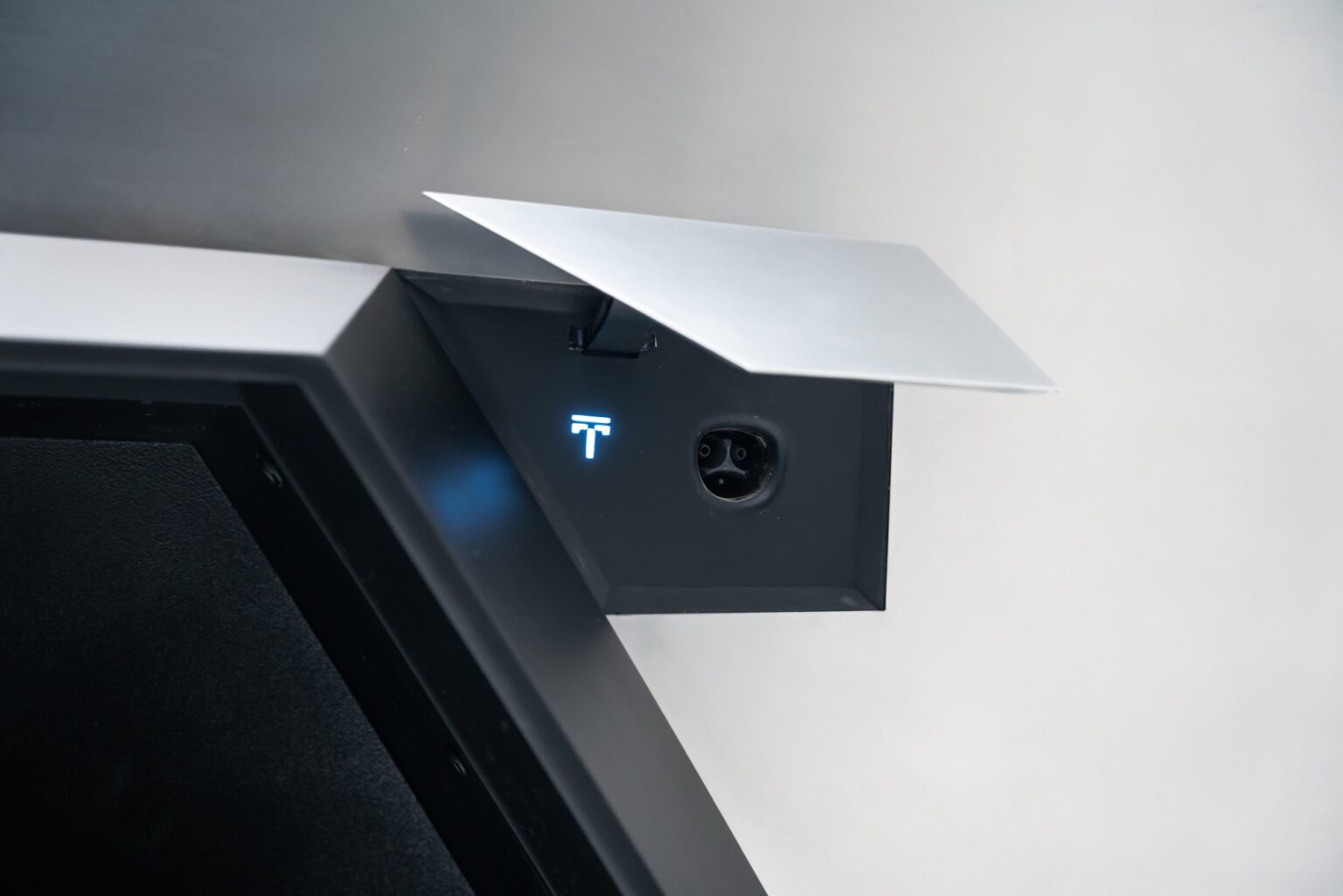 Opened charge port of the Cybertruck spotted for the first time — Tesla ...