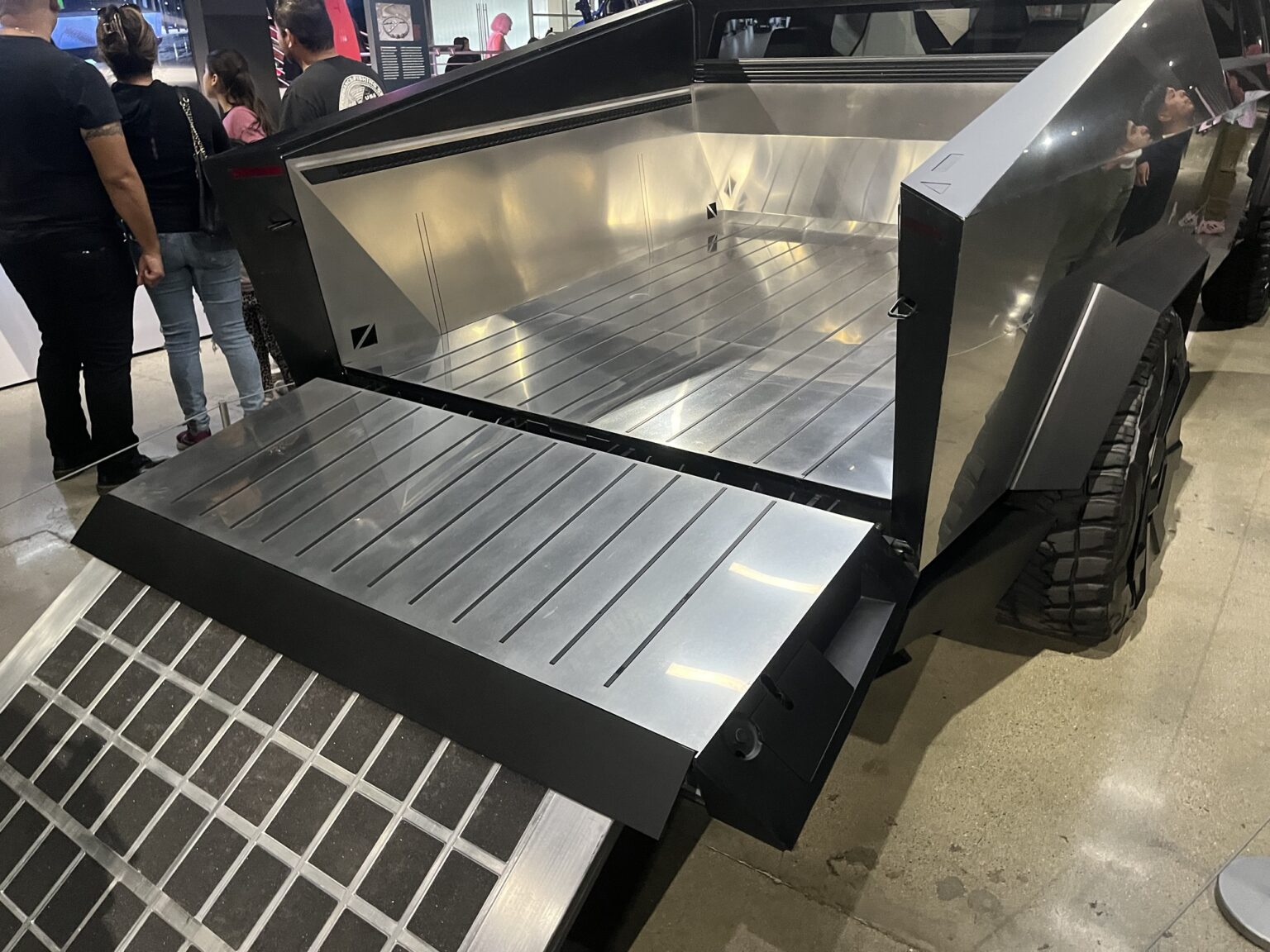 Marques Brownlee (MKBHD) takes a 2nd look at Tesla Cybertruck — the ...