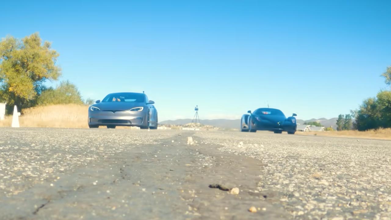 Unplugged Tesla Model S Plaid faces Ferrari Enzo in a drag racing ...