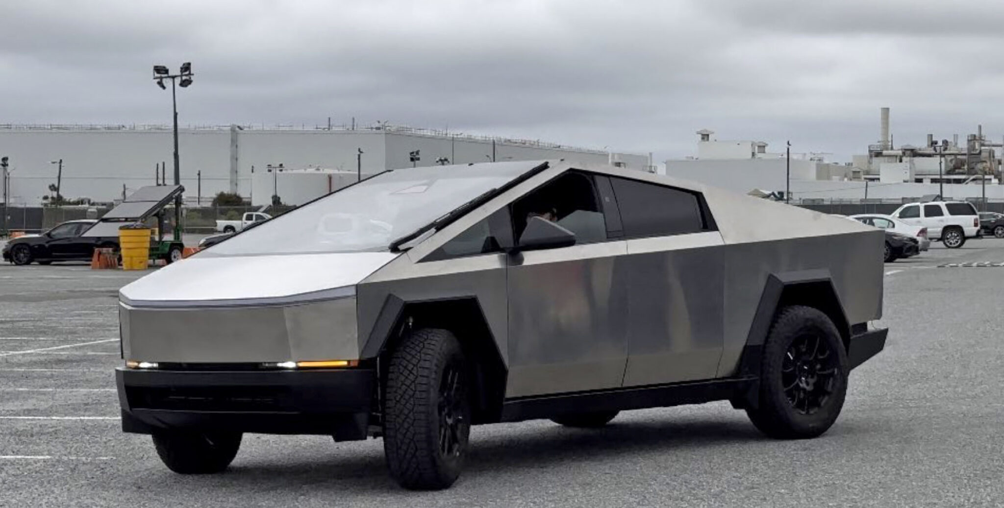 Tesla Cybertruck alpha prototype spotted at the Fremont factory test ...
