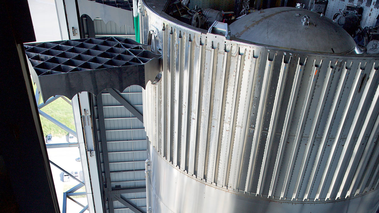 SpaceX delays Starship launch to Saturday 18th Nov to fix a grid fin on ...