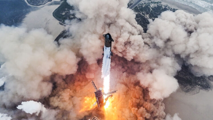 Flight 4 Starship survives reentry burn and makes a successful ...
