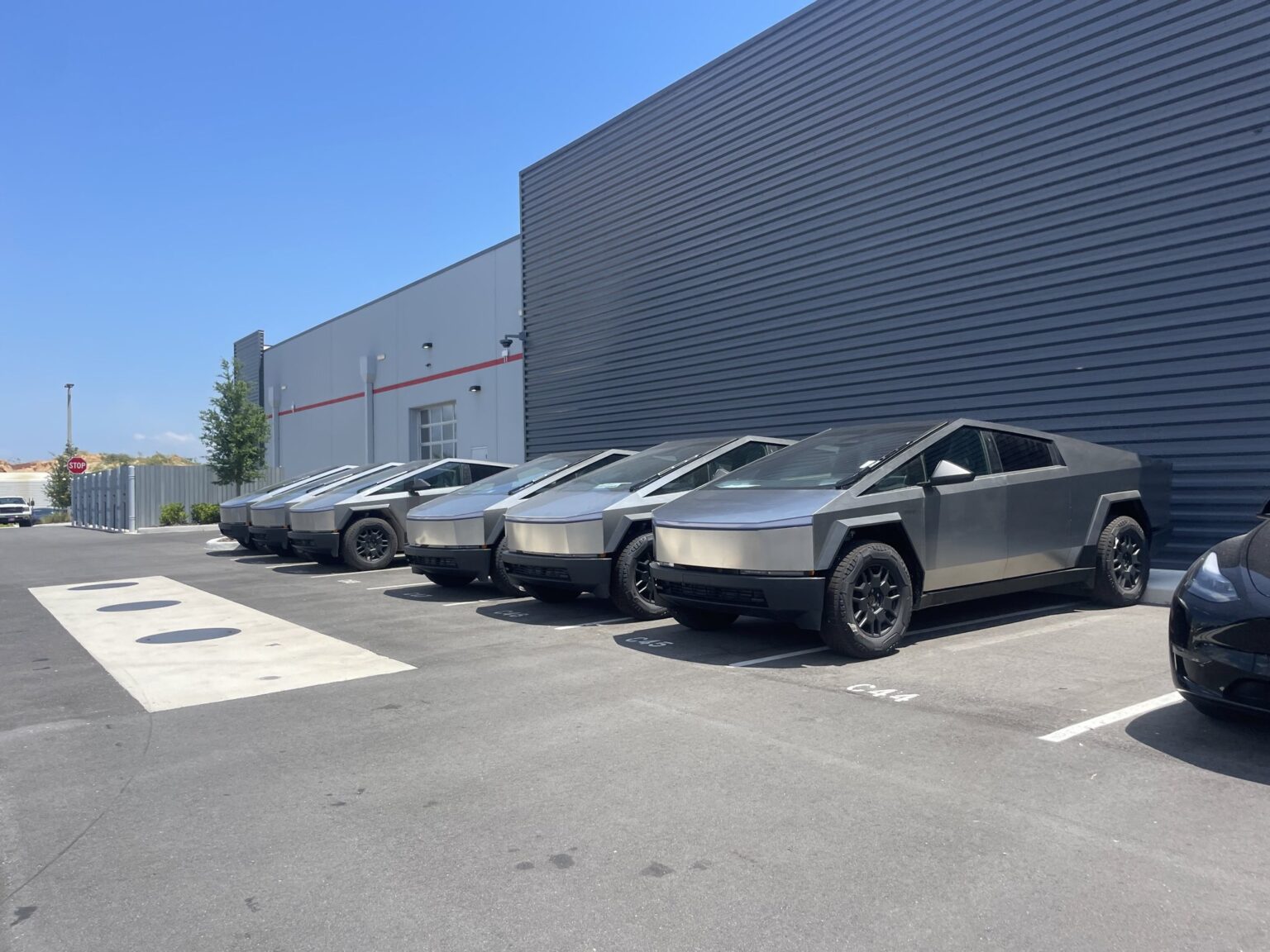 Cheaper non-Foundation Tesla Cybertruck production to start in Q3 2024 ...