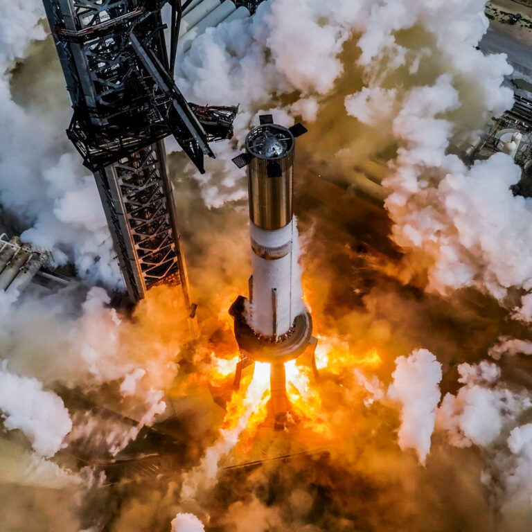 SpaceX performs a static fire test on Flight 5 Super Heavy rocket ...
