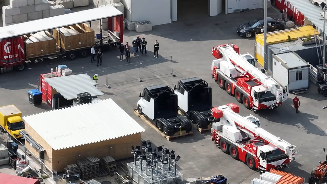 Tesla Semi trucks spotted at Giga Berlin, here's why Tesla sent them to ...