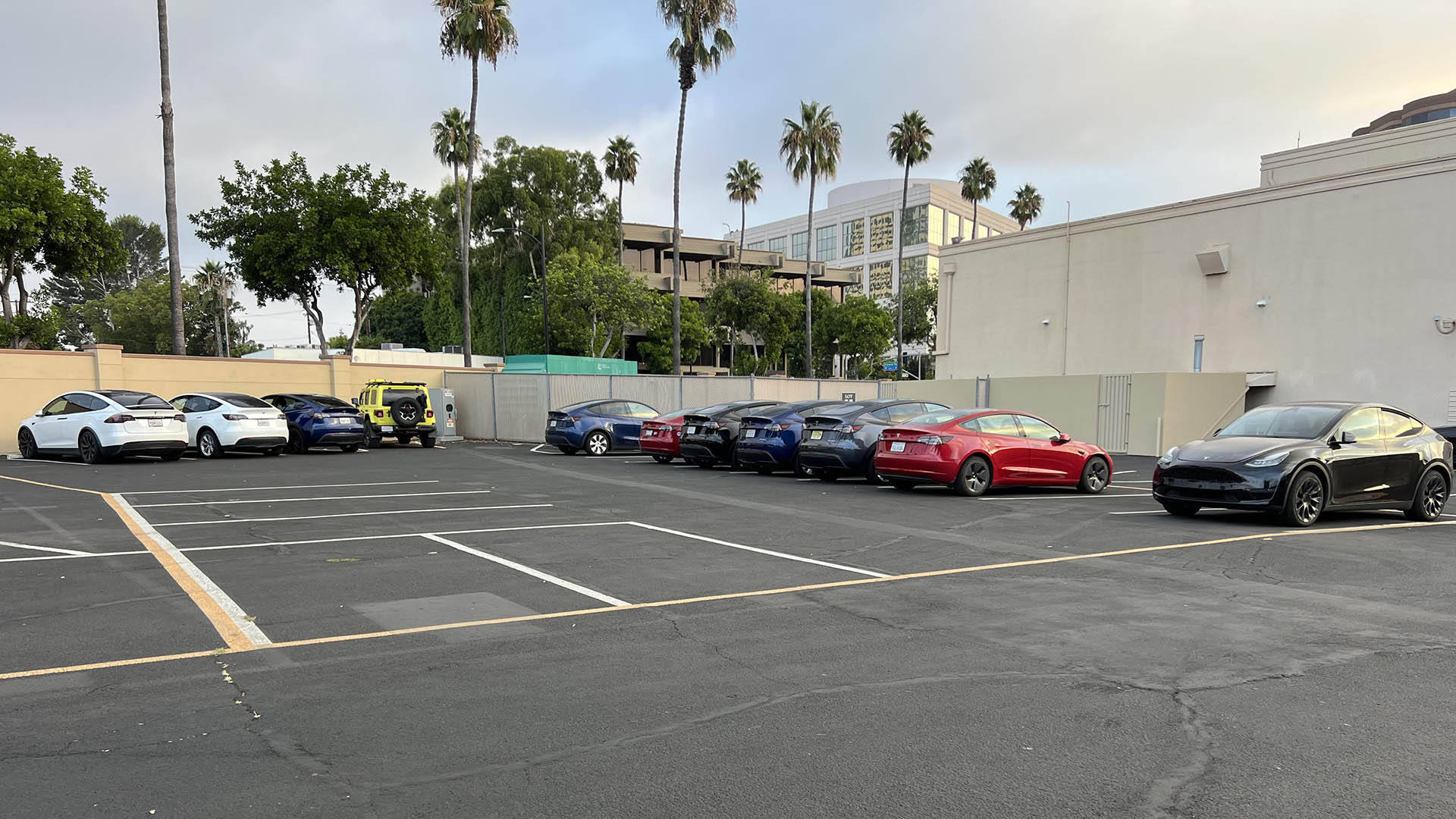 Tesla cars spotted at the Warner Bros. Studio ahead of the Robotaxi ...
