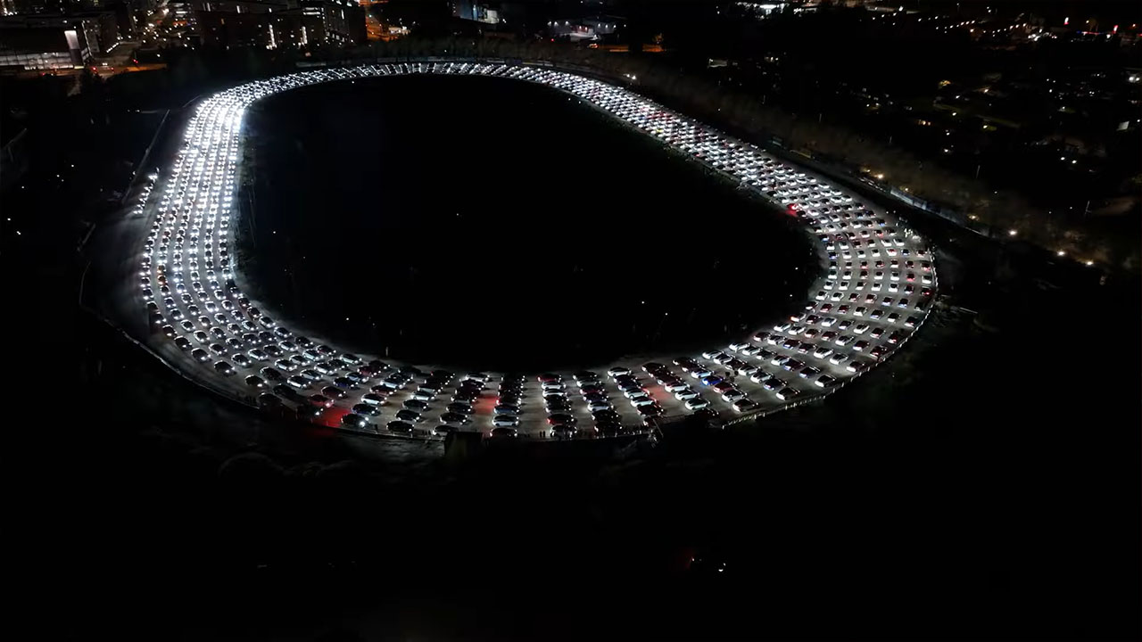 Watch the most epic light show of 902 Tesla cars from Finland - Tesla ...