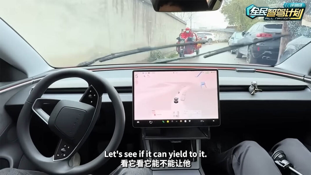 Tesla FSD v13 performs unexpectedly well on unmarked Chinese roads ...