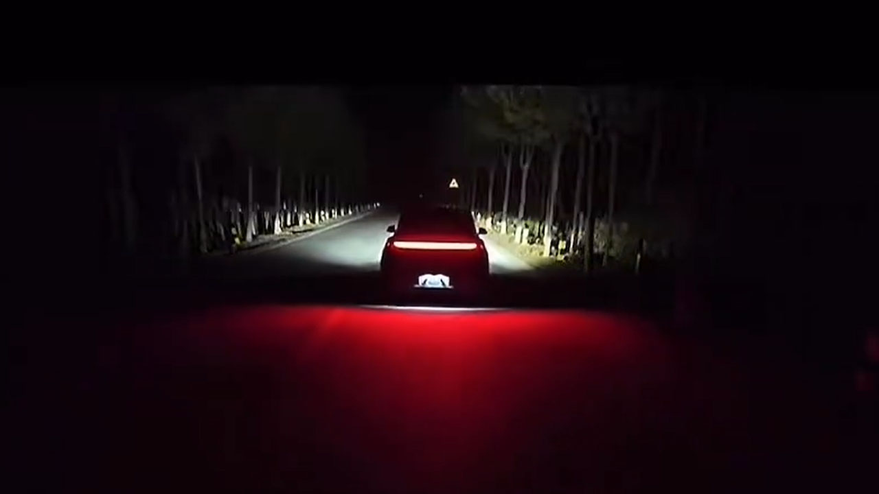 Watch the Tesla Model Y rear light bar create a glowing Tesla 'T' logo ...