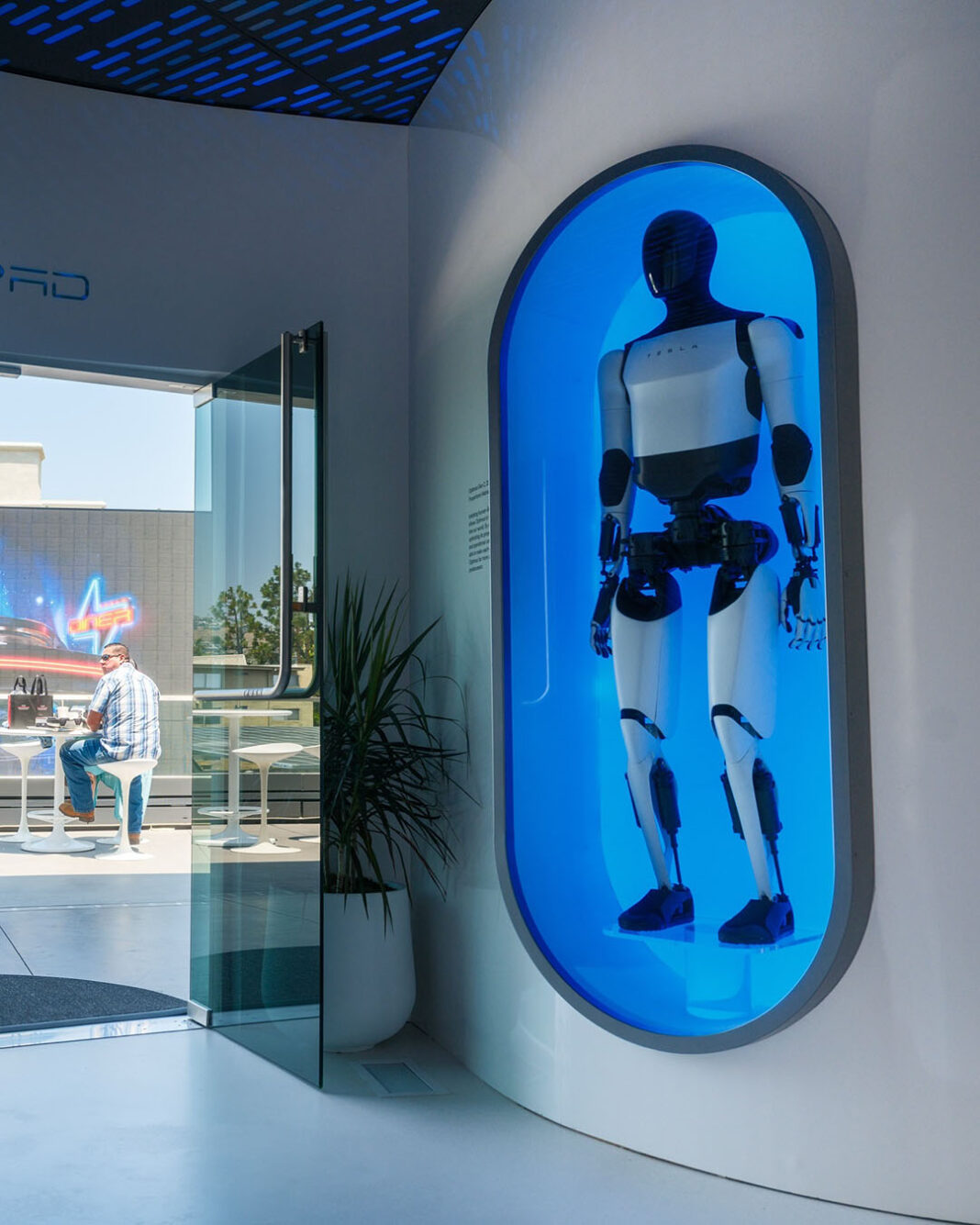 Tesla's first Diner in Hollywood radiates space movie vibes, watch ...